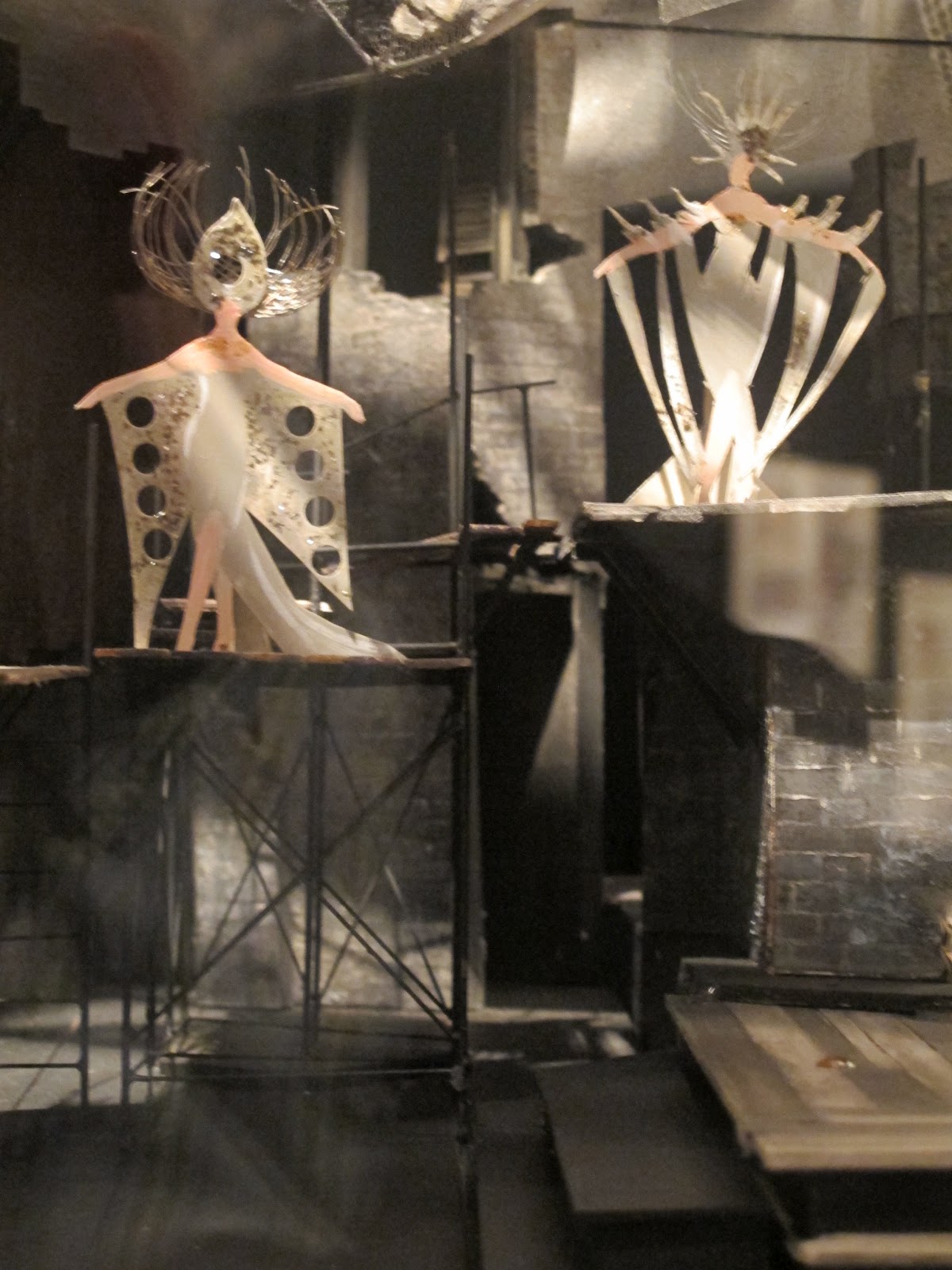 TT n Sheldy: Boris Aronson's set model for "Follies"