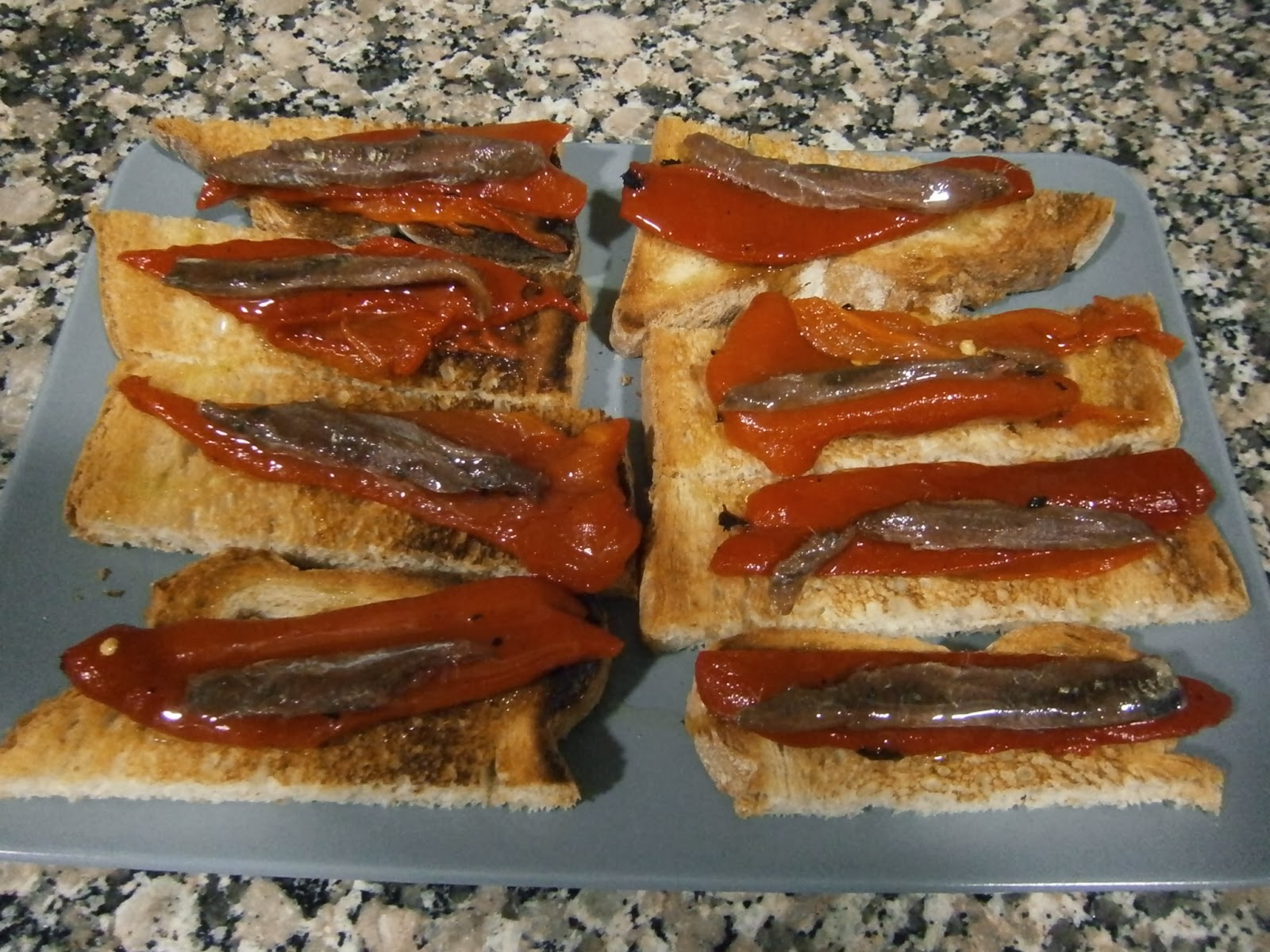 OSUKAA IS COOKING: TOSTADITAS DE PIMIENTO ROJO ASADO Y ANCHOA / ROASTED ...