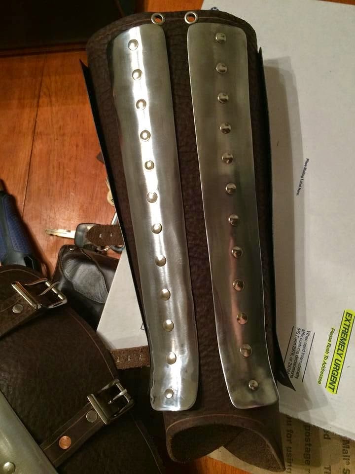 Mounted greave splints