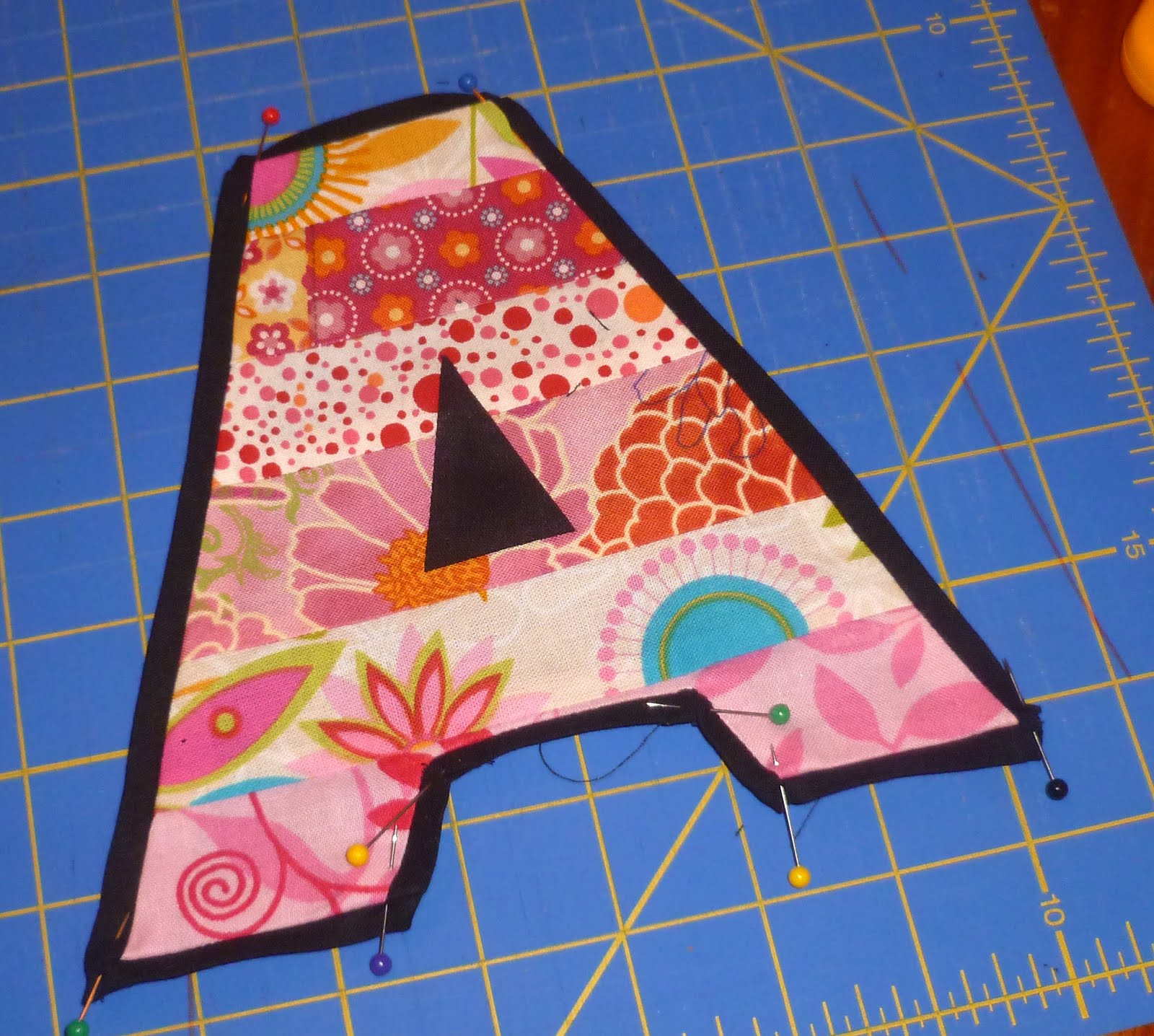 So Sarah Sews: How to make an Outlined Letter