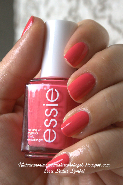 Klub Nieanonimowych Lakieroholiczek: Essie Status Symbol