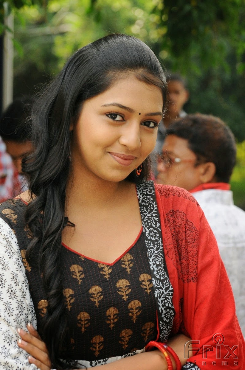 Lekshmi menon in Manjapai movie stills « FRIX CINEMA