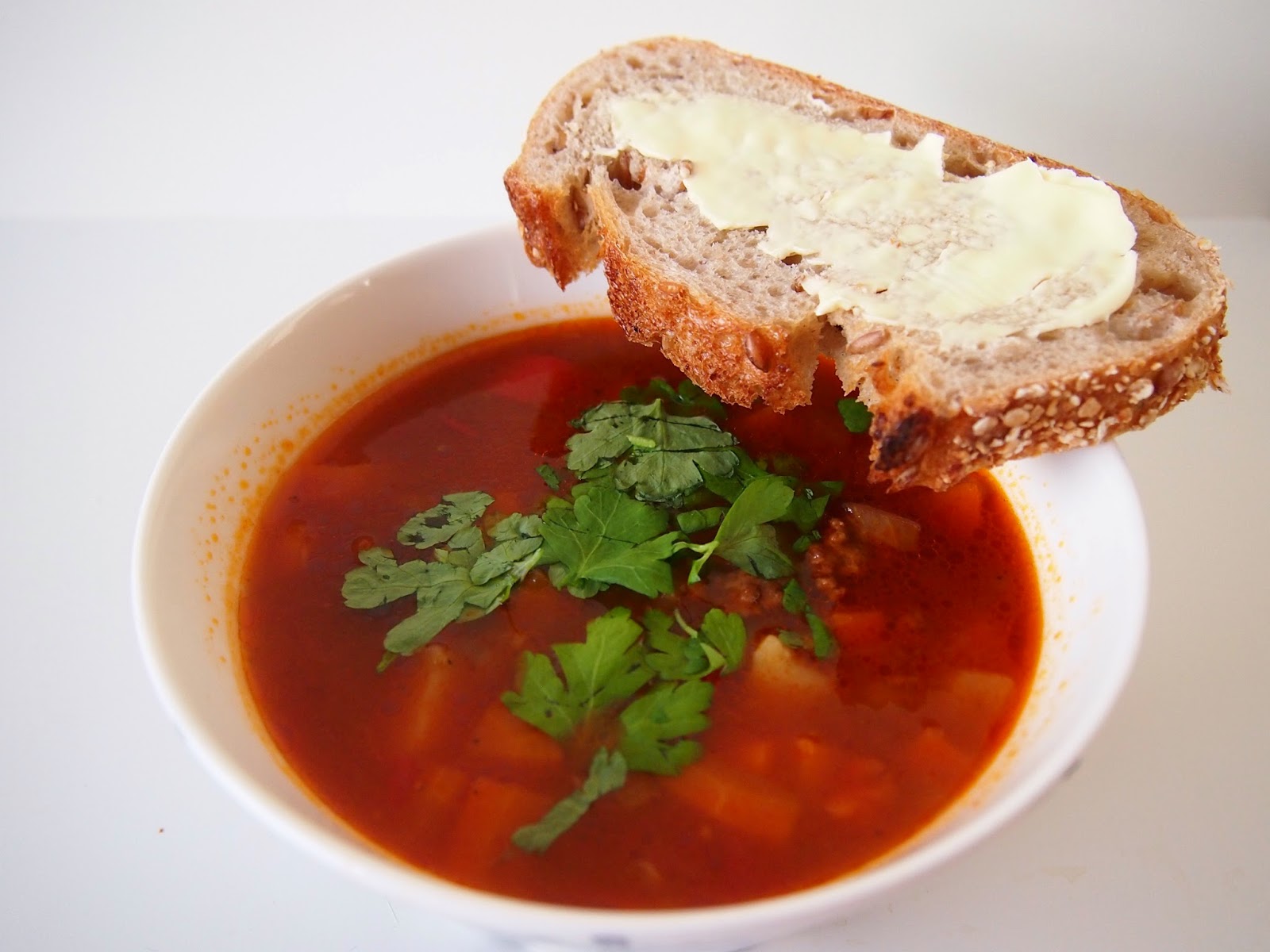 HELPPO GULASSIKEITTO | FOODILICIOUS BY ANNE