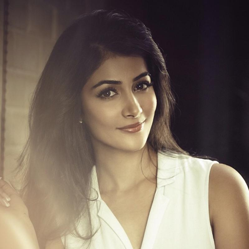 Pooja Hegde Biography, Wiki, Height, Weight, Body Measurements, Family ...