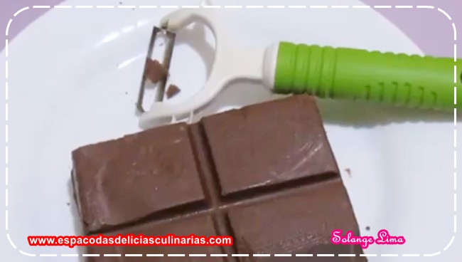 Como fazer raspas de chocolate - Espaço das delícias culinárias