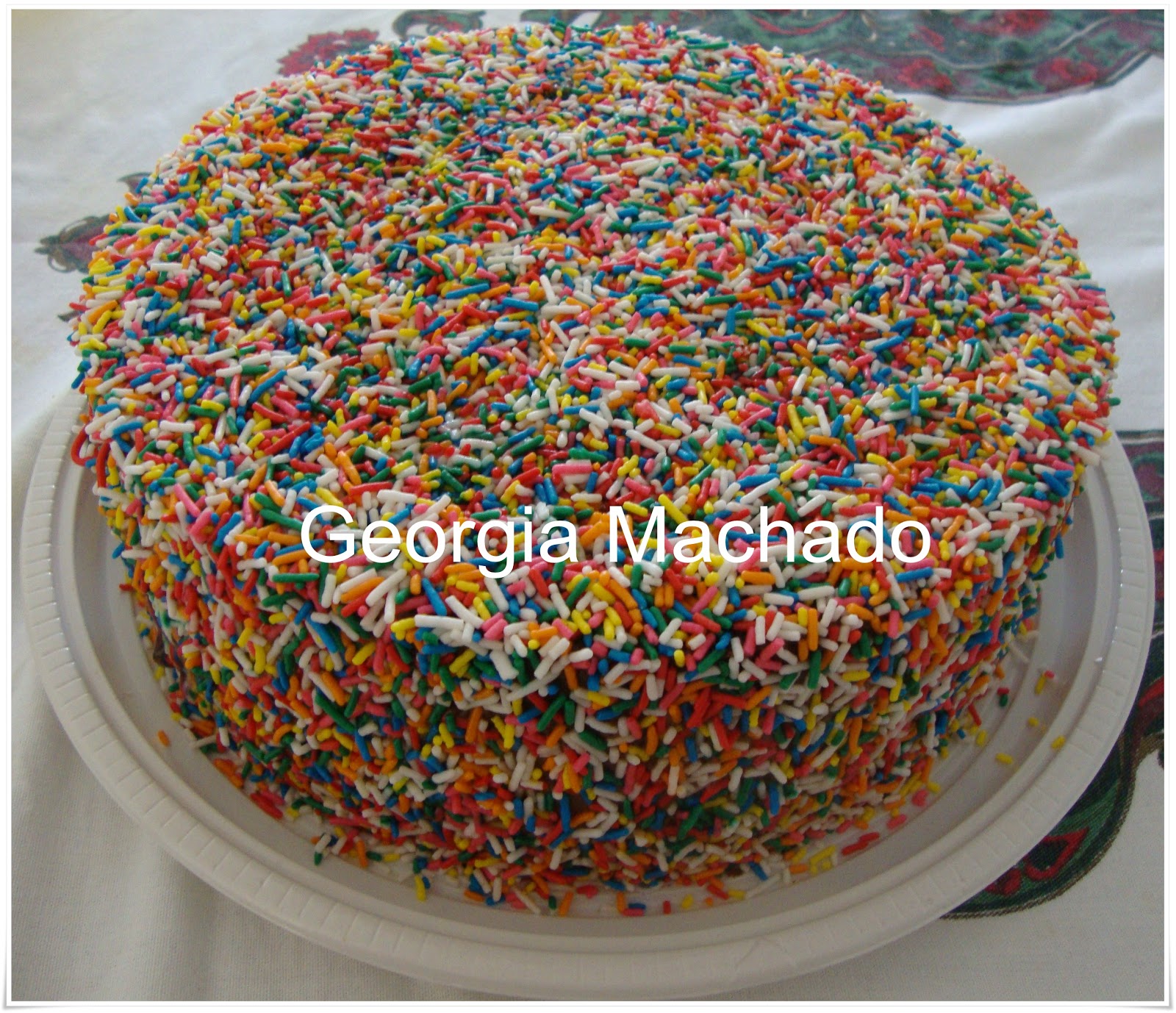 Georgia Machado: Bolo Colorido redondo
