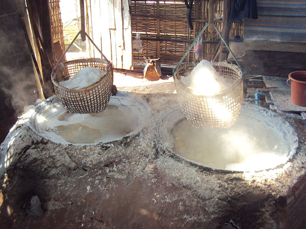 Naturalism - the Eighth Sense: Refined salt and how it is made the old way.