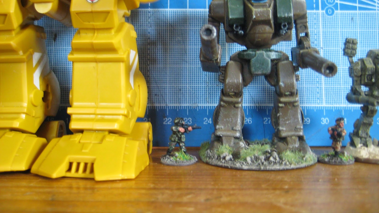 Stealthy chinwag: Battletech Warhammer comparison with Robotech toys