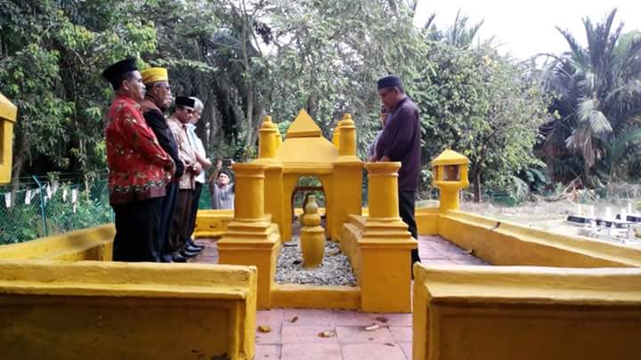 داتوء فادوكا ستيا: YAM DATO’ UNDANG NANING KE-21 MENZIARAHI MAKAM DATO ...