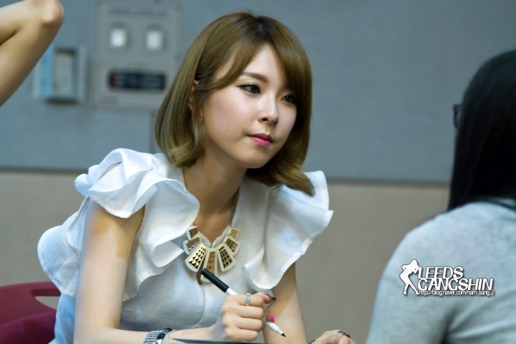 Nine Muses : 130622 Nine Muses - Wild Goodbye Fansign@Pyo Hyemi Part 1