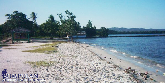 Mengunjungi Objek wisata Pantai Nambo Kendari Sulteng