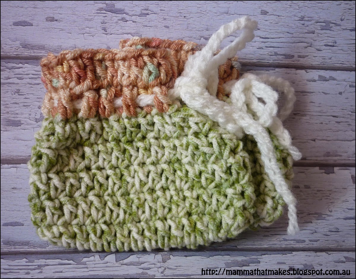 Mamma That Makes: 7 Round Newborn Booties