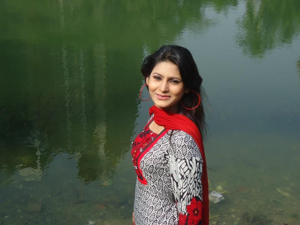 Lifestyle of Dhaka: Model Wahida Rahi Photo Shoot at Dhanmondi Lake