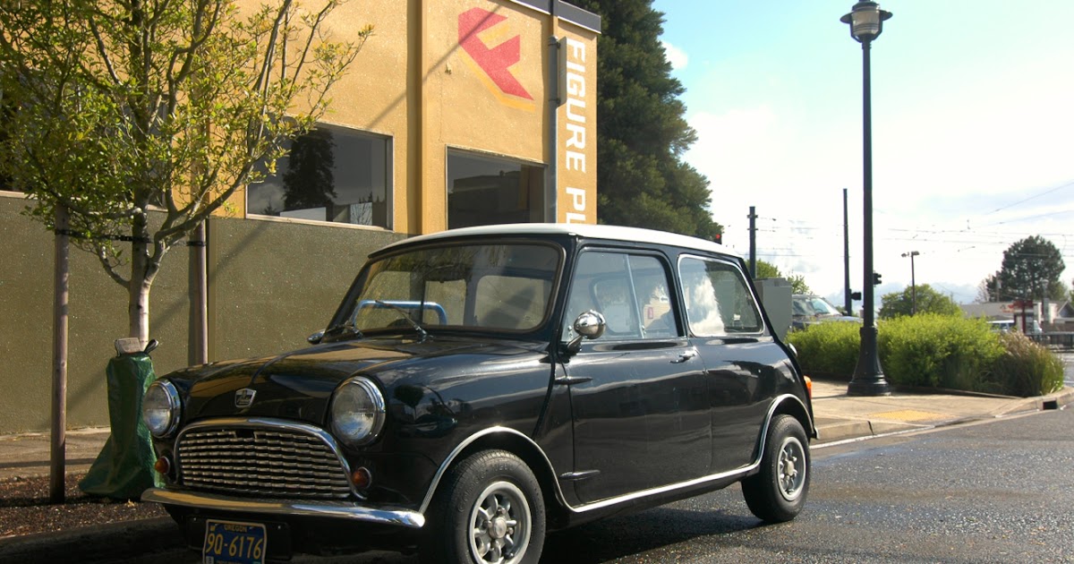 OLD PARKED CARS.: 1969 Austin Seven Mini.
