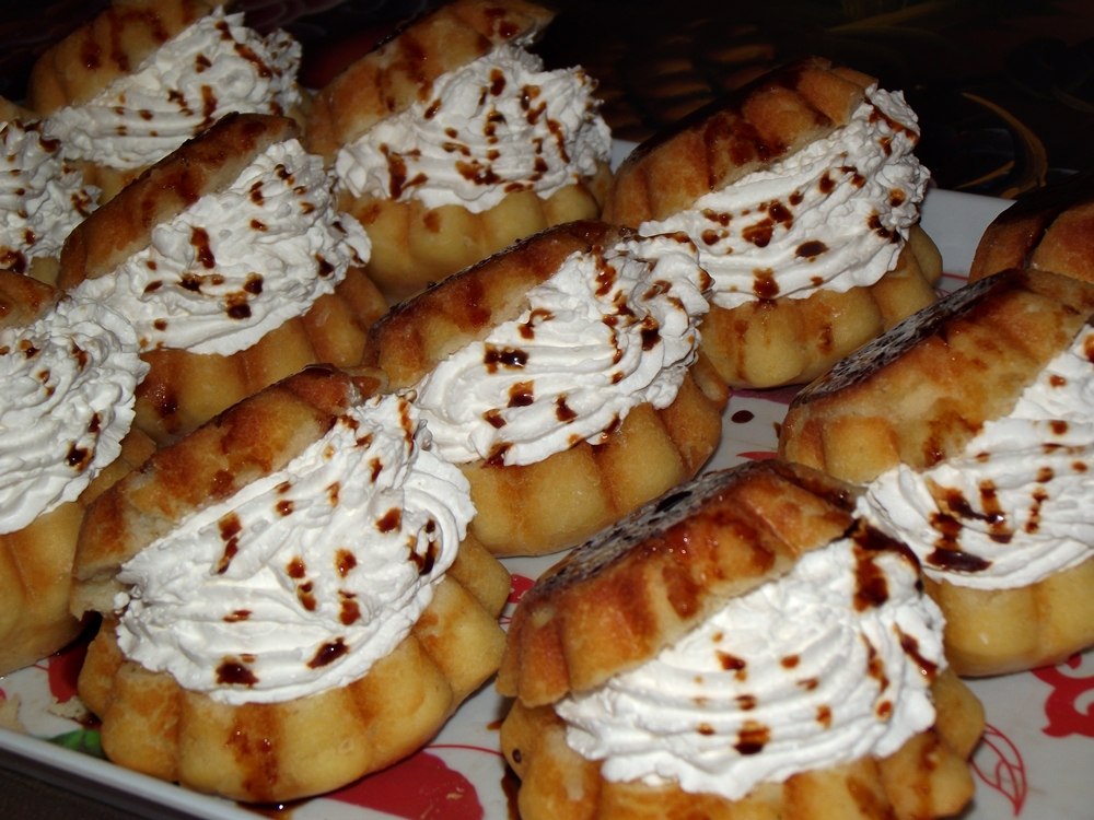 PRAJITURI FESTIVE - CAIETUL CU RETETE