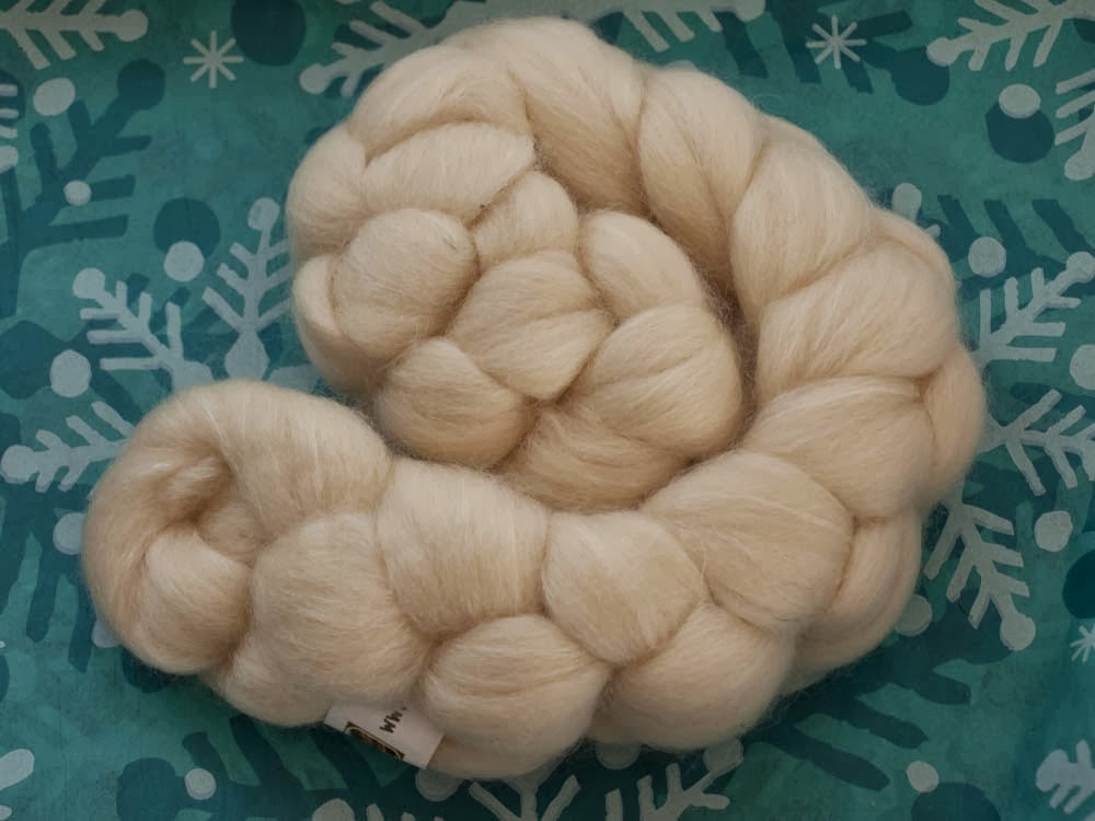 Phat Fiber Sample Box: Hilltop Cloud bfl/silk/cashmere fiber giveaway!