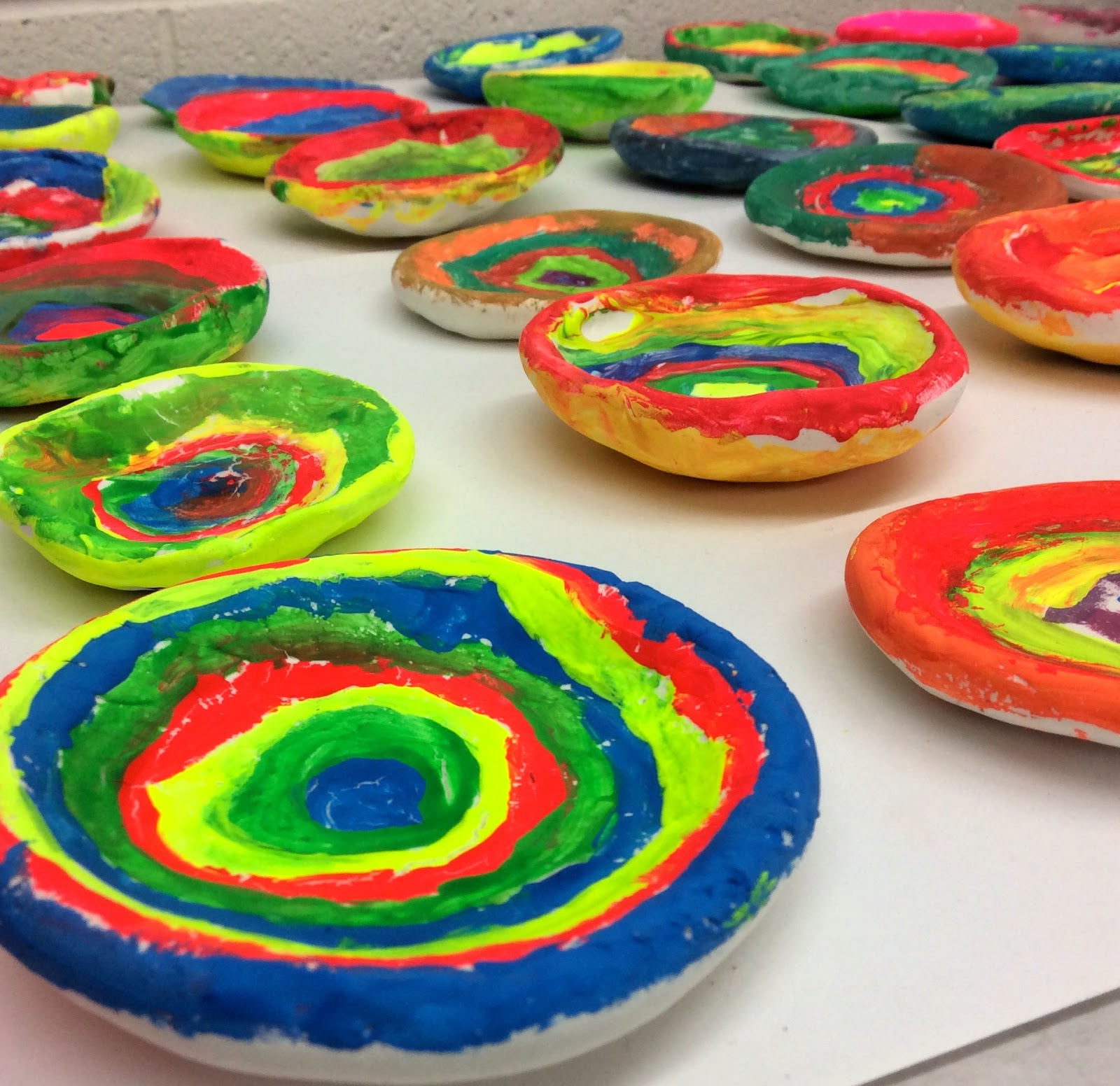 Ms. Curry's Art Room : First Grade Kandinsky Pinch Pots