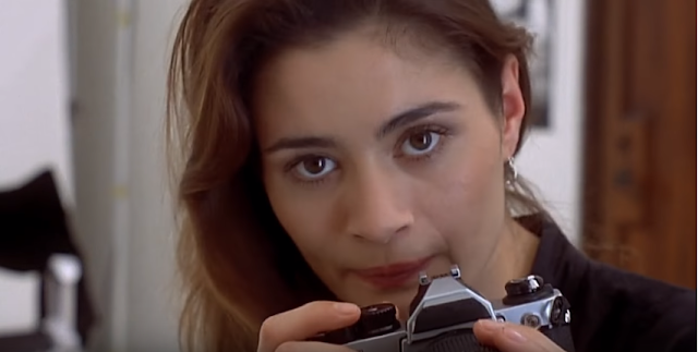 Movie Lovers Reviews: Embrace of the Vampire (1995) - Alyssa Milano ...