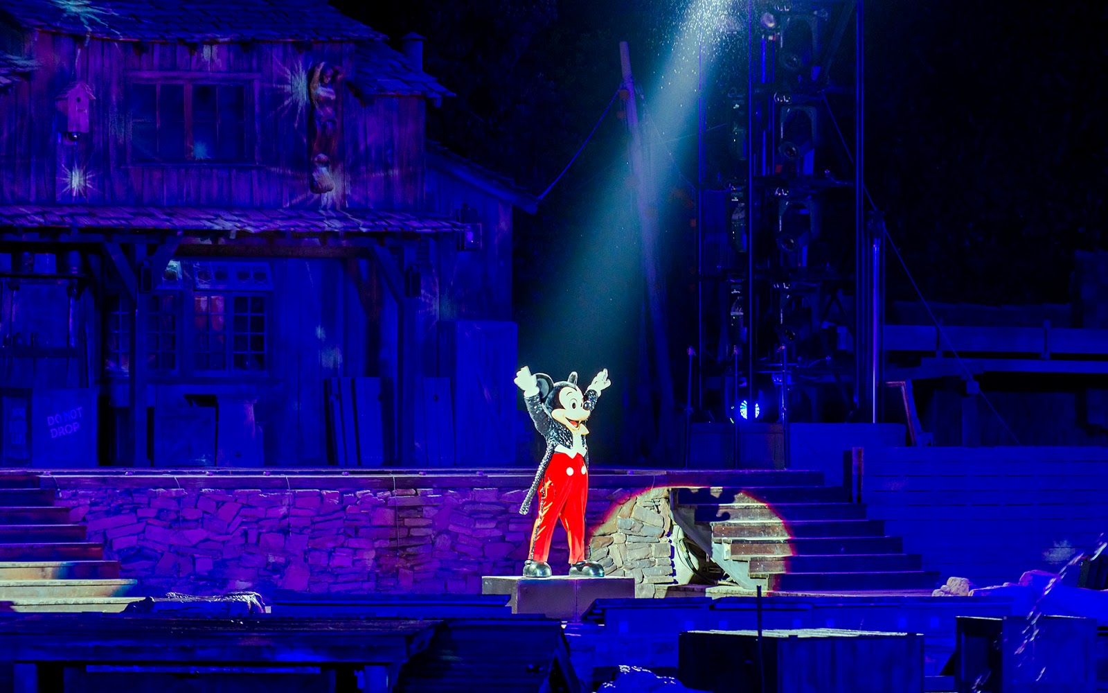 Scenes from FANTASMIC!