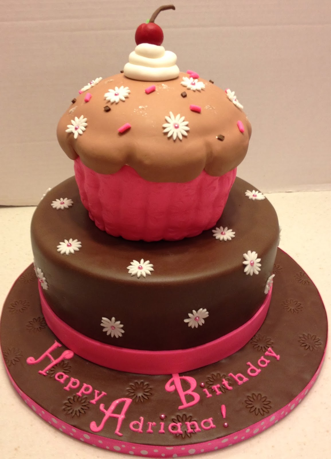 MaryMel Cakes: Giant cupcake 4th Birthday