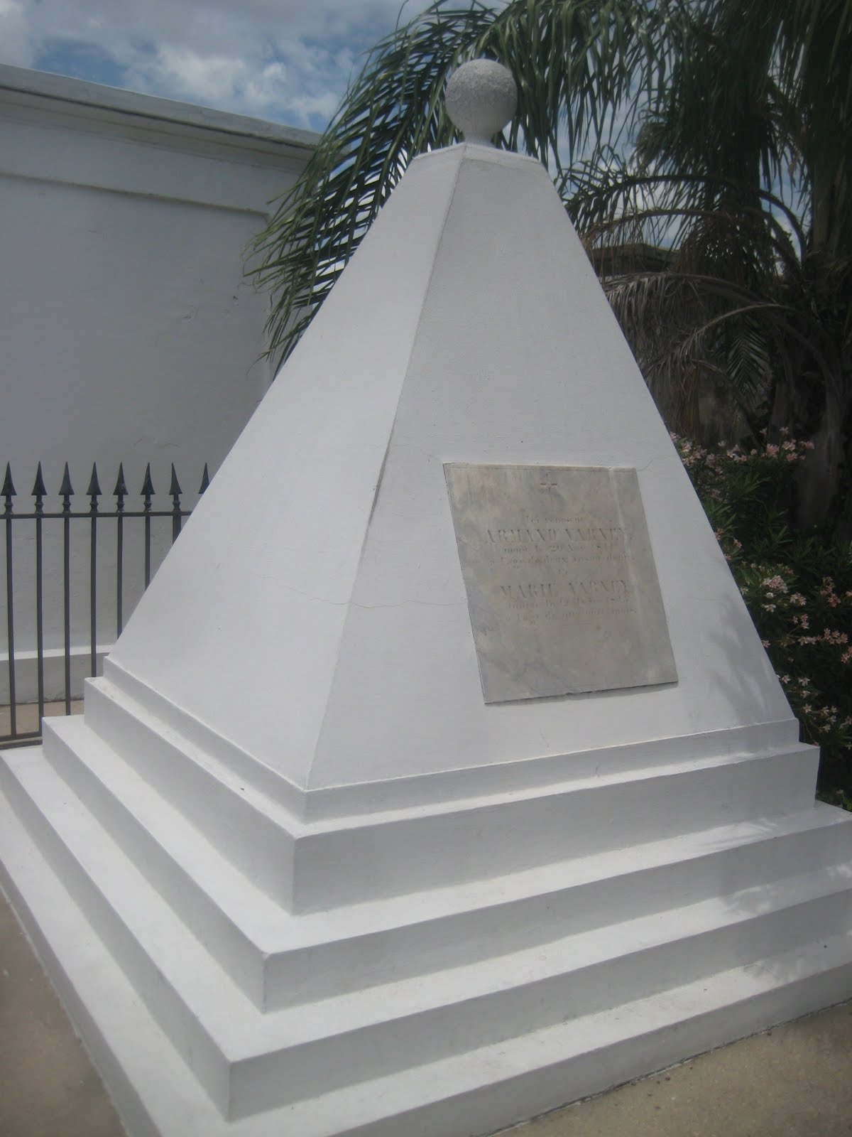 Southern Folk Artist & Antiques Dealer/Collector: St. Louis Cemetery No ...