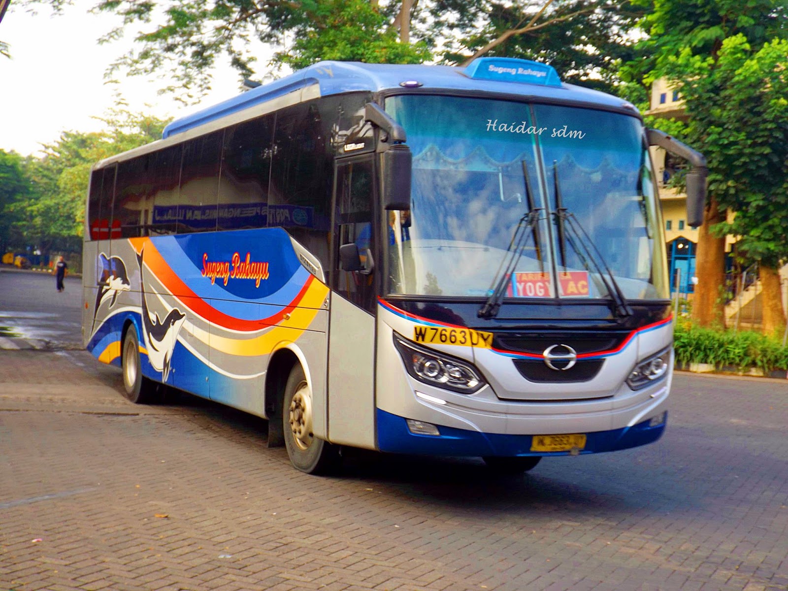 THIS IS BUS HUNTER: New Discovery Facelift : Produksi terbaru Karoseri ...