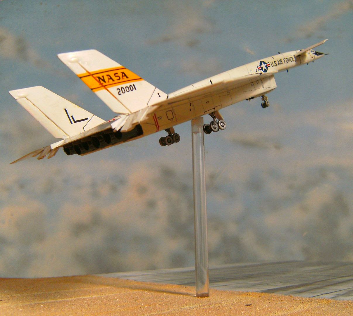 Happyscale-Modellbau: North American XB-70 Valkyrie & Lockheed F-104N ...