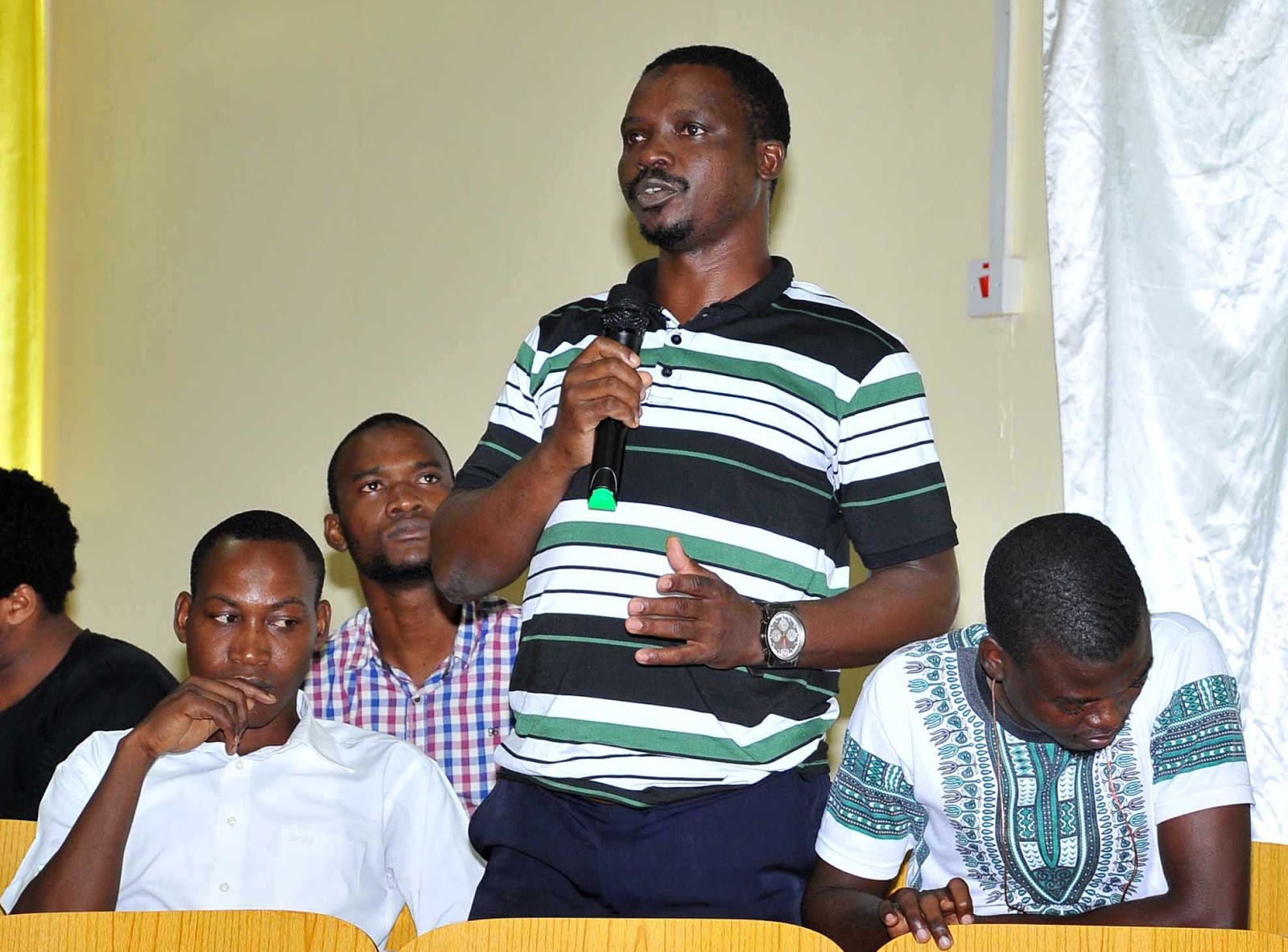 Mwakilishi wa Jimbo la Tunguu Zanzibar Mhe. Simai Mohammed Said Afanya ...