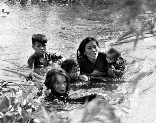 Historical Photographs of the World: Pulitzer Prize Winning Photos ...
