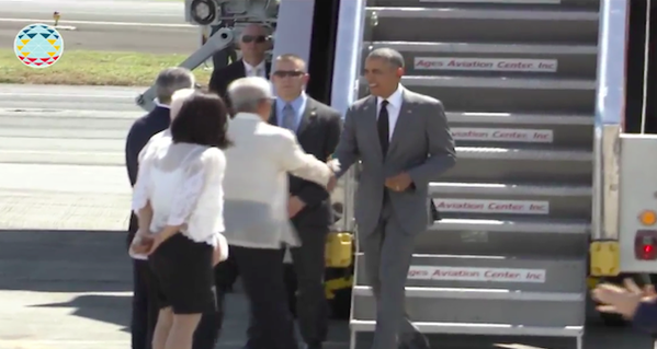US President Barack Obama arrives in Manila for APEC Summit 2015