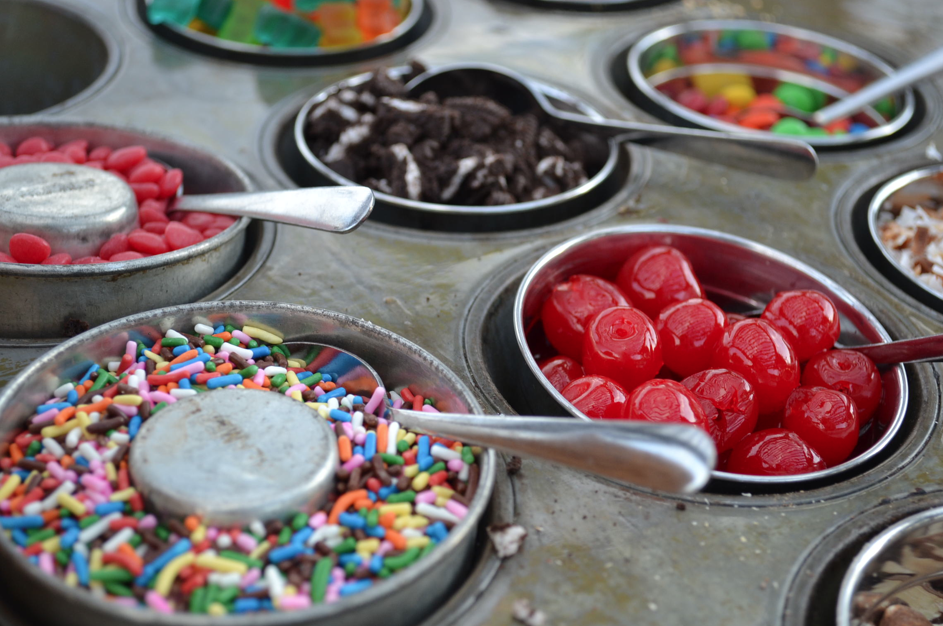 Hollyhocks & Honeybees: Ice cream sundae bar & chocolate sauce recipe