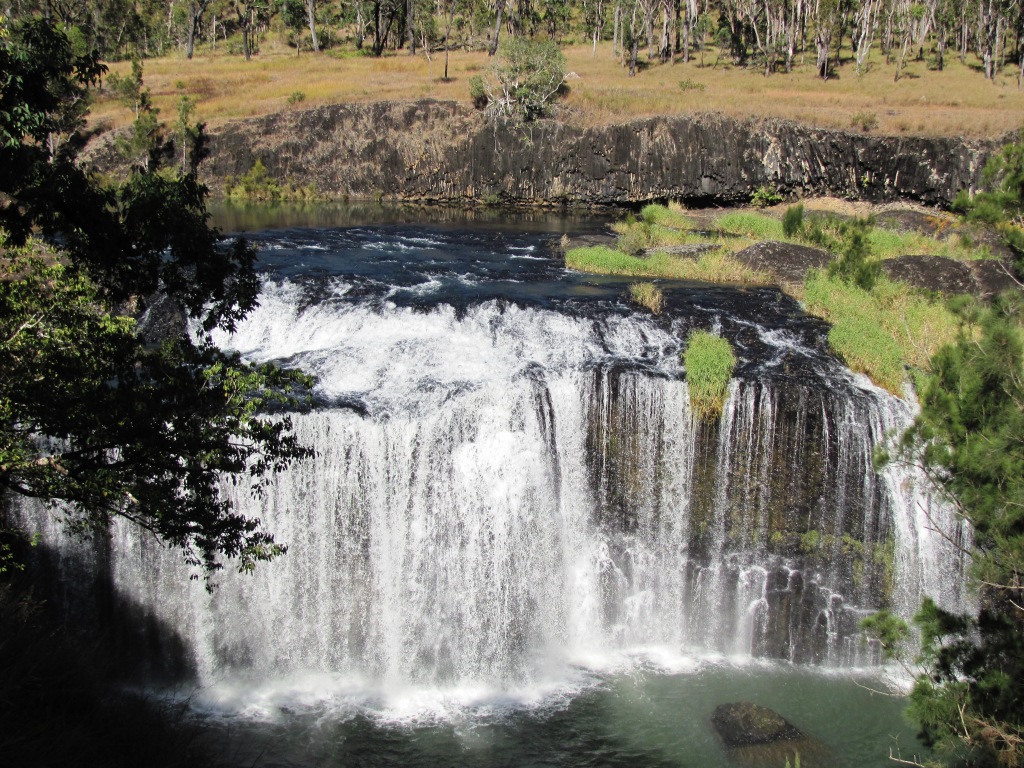 Robbiebago Adventures: Ravenshoe and the Millstream Falls