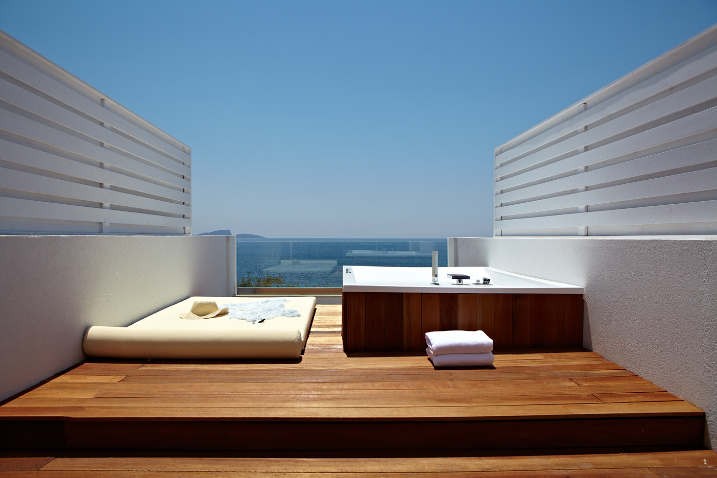 Lichnos Beach Hotel: 5 Star Luxury Parga Beach Resort