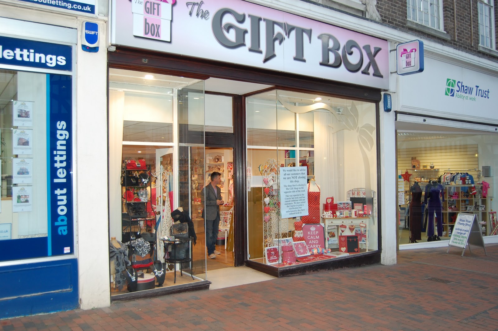 Tonbridge Daily: The Gift Box Tonbridge is not Amused - and - not ...