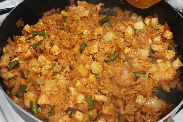 How to Cook Omurice, a Japanese Omelette Stuffed with Rice (Cook Like a ...