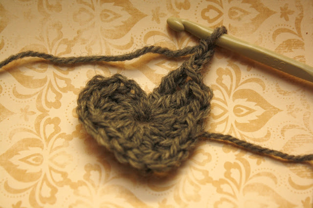 How To Crochet a Heart: {crochet} A Heart