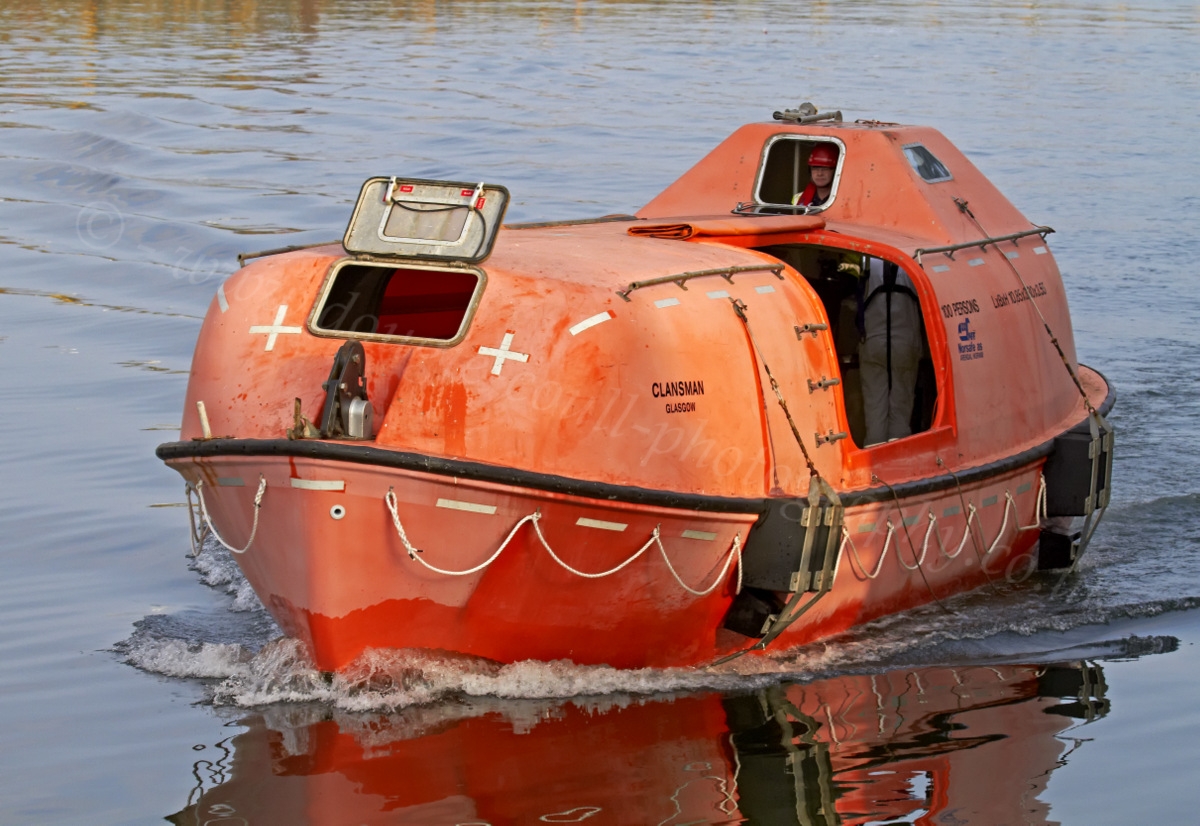 Dougie Coull Photography: Finnarrow and MV Clansman in Greenock