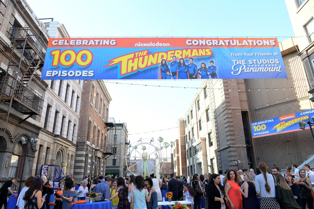 NickALive!: Cast And Crew Celebrate 100 Episodes of "The Thundermans"