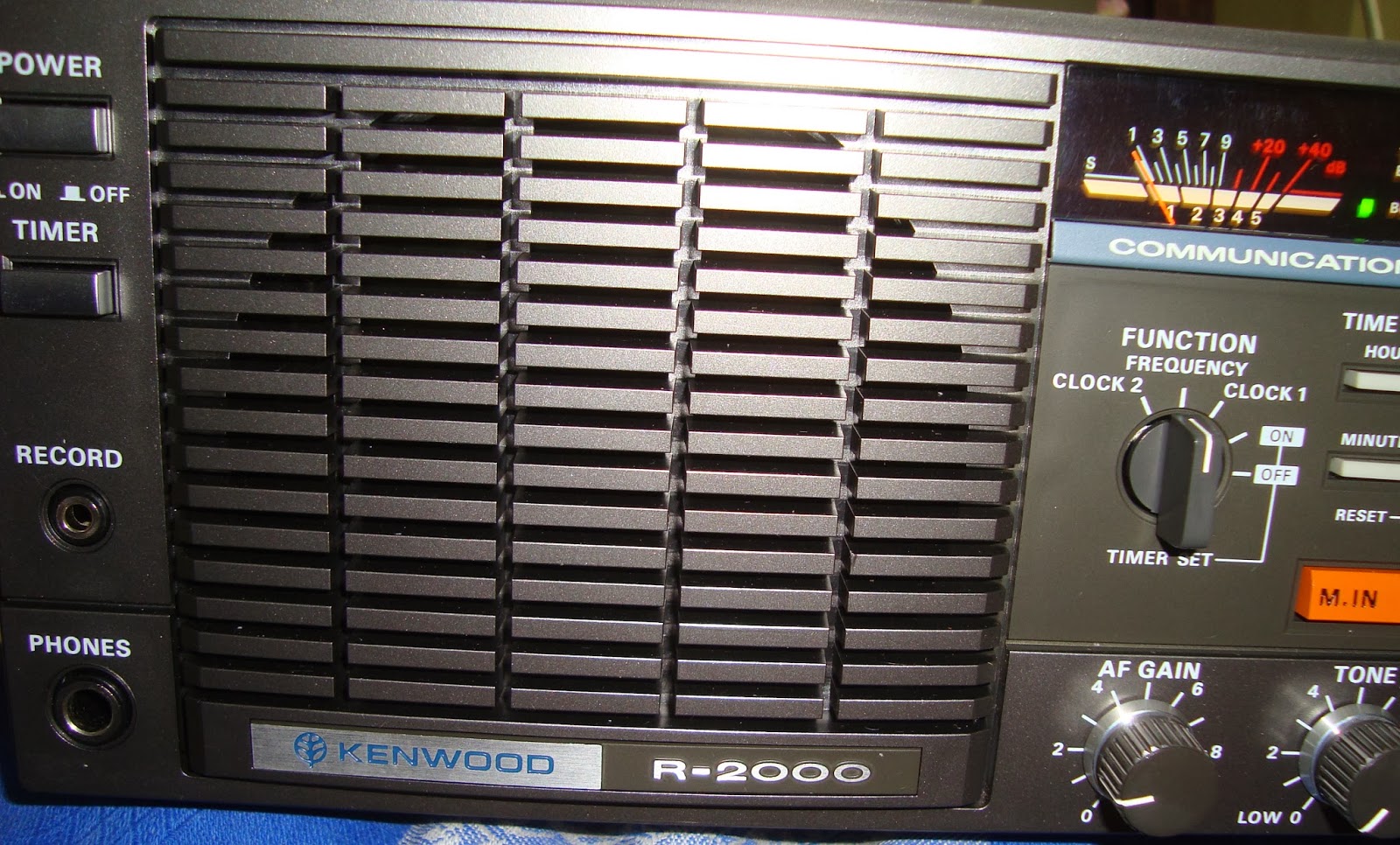 RADIO SELLER: Kenwood R 2000 Receiver ( Sold )