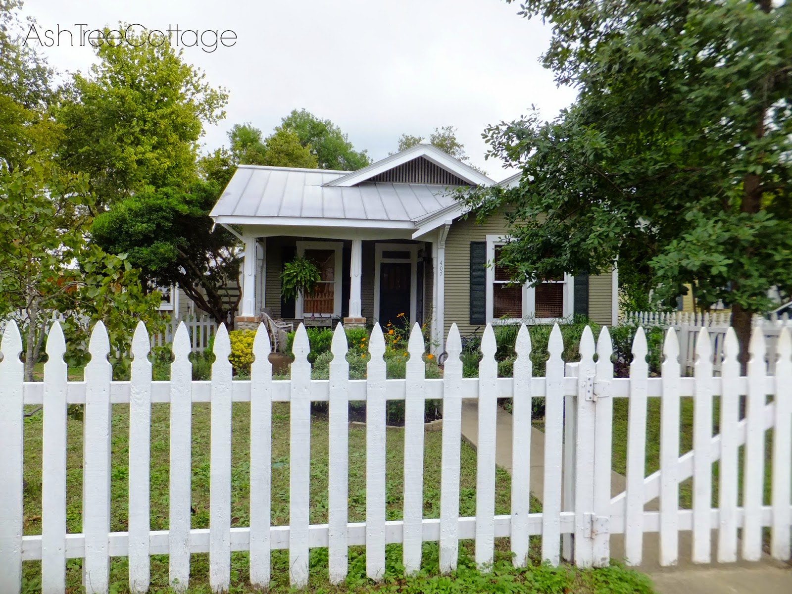 Ash Tree Cottage: Bentley's Texas Hill Country Cottage Tour