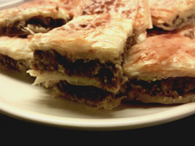 libyan food: Filo Pastry Meat Pie : Bureek Tajin (رقاق باللحم المفروم (قلاش