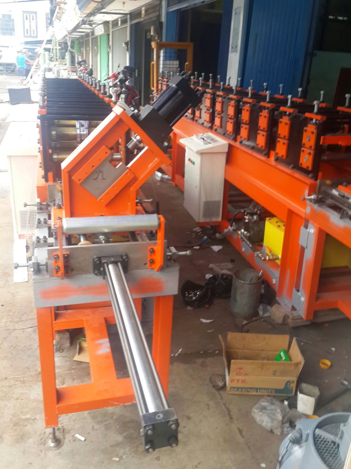 MESIN ROLL FORMING PRODUKSI BAJA RINGAN HOLLOW GALVALUME LIPAT: MESIN ...