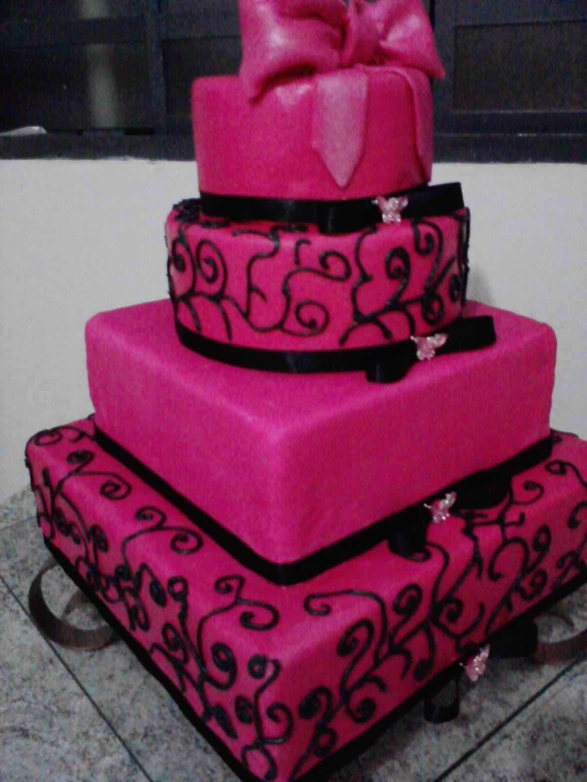 Leila Bolosss: Bolo Pink