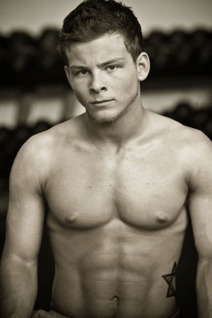 Fashion And The City: Jonathan Lipnicki Shirtless, Showing Off His Six ...