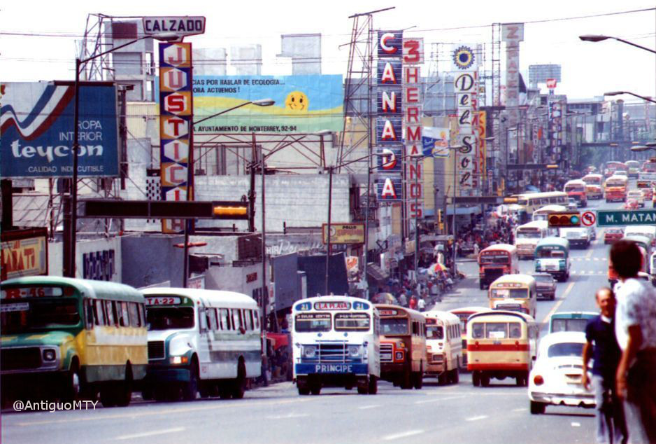 Monterrey, México: Camiones trompudos