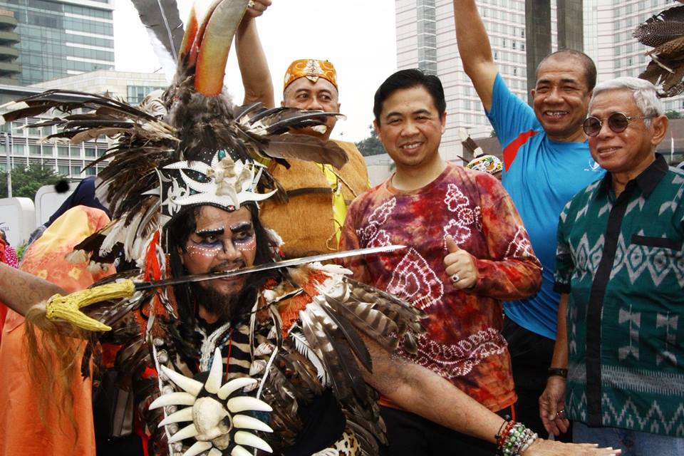 Jukung Tambangan Kelilingi Bundaran HI | Media Center Banjarmasin