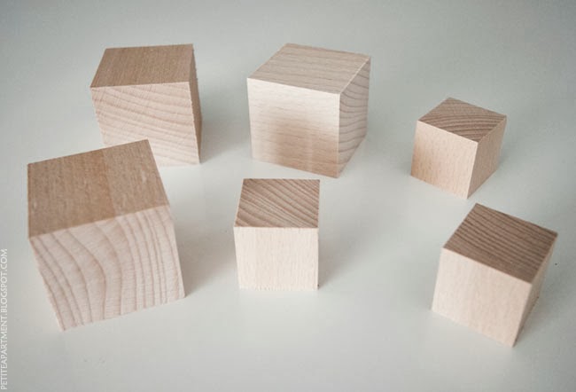 Simple decorating with wooden cubes | Petite Apartment