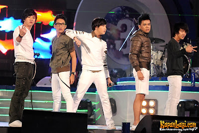 Smash BoyBand Perform New Songs