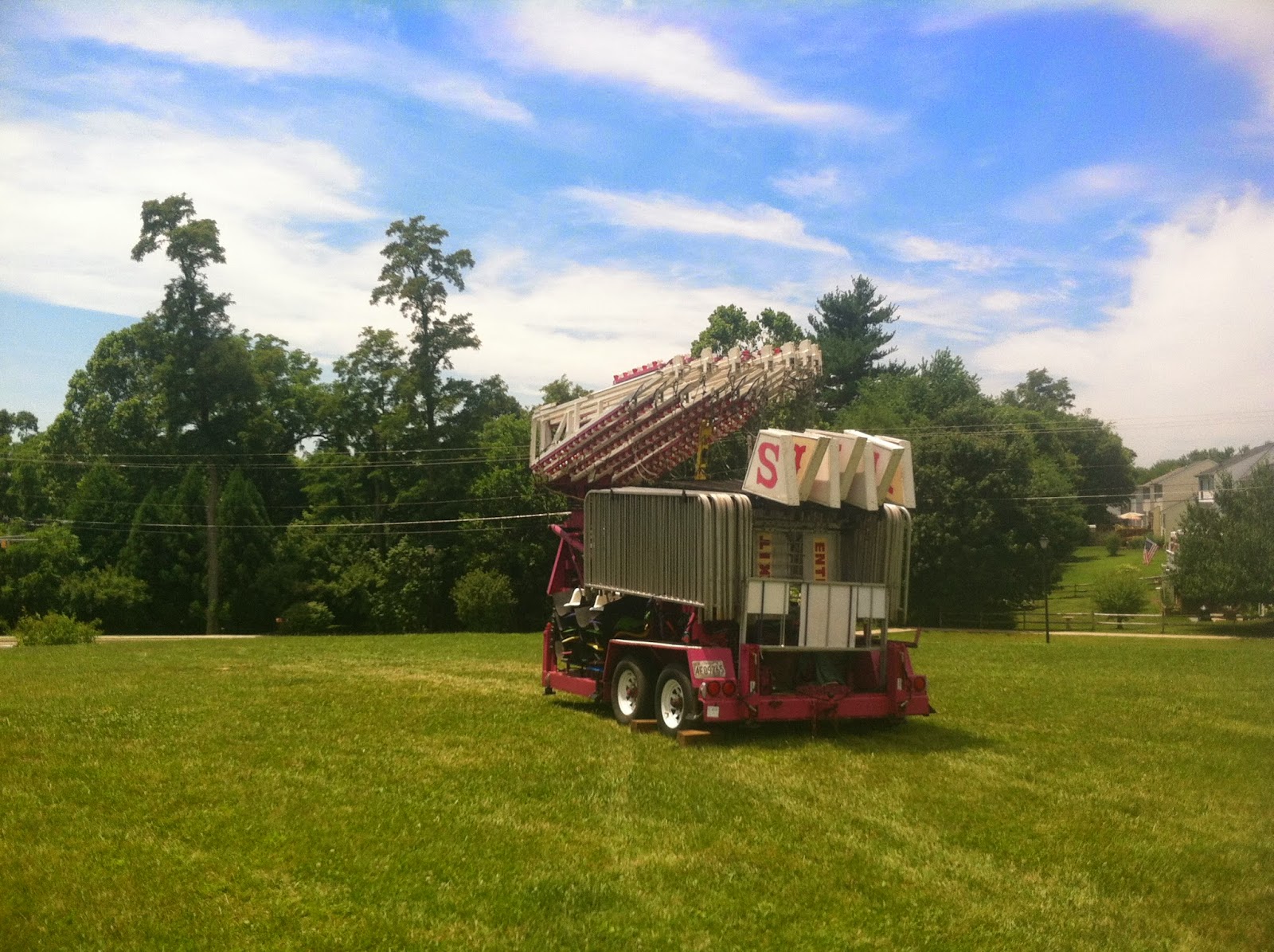 Carnival Chasing : Snyders Amusements setting up the Middletown ...