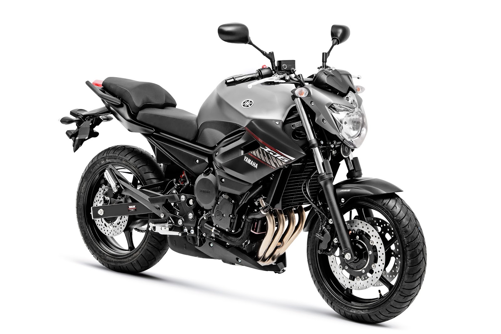 Yamaha XJ6N 2018 chega com mudança de cores, grafismo e regulagem do ...